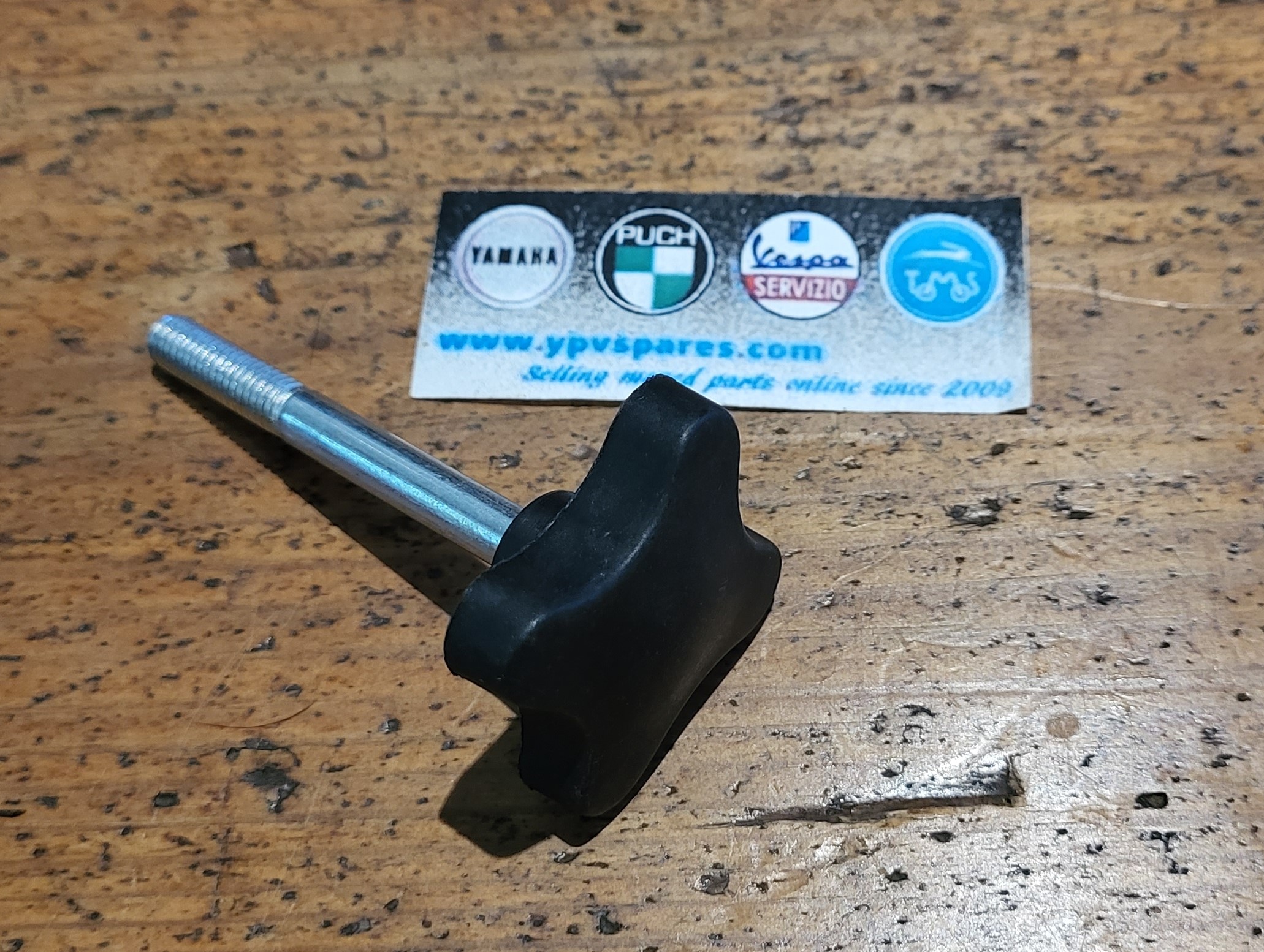 FS1E side panel knob short, L.H.