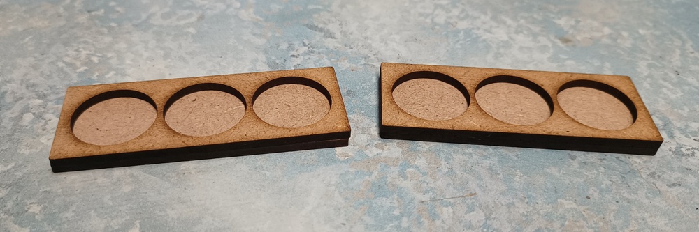 BOLT ACTION BASE 25MM X 3 MAN