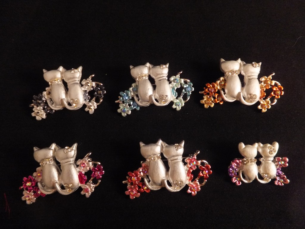 Loving Cats Brooch