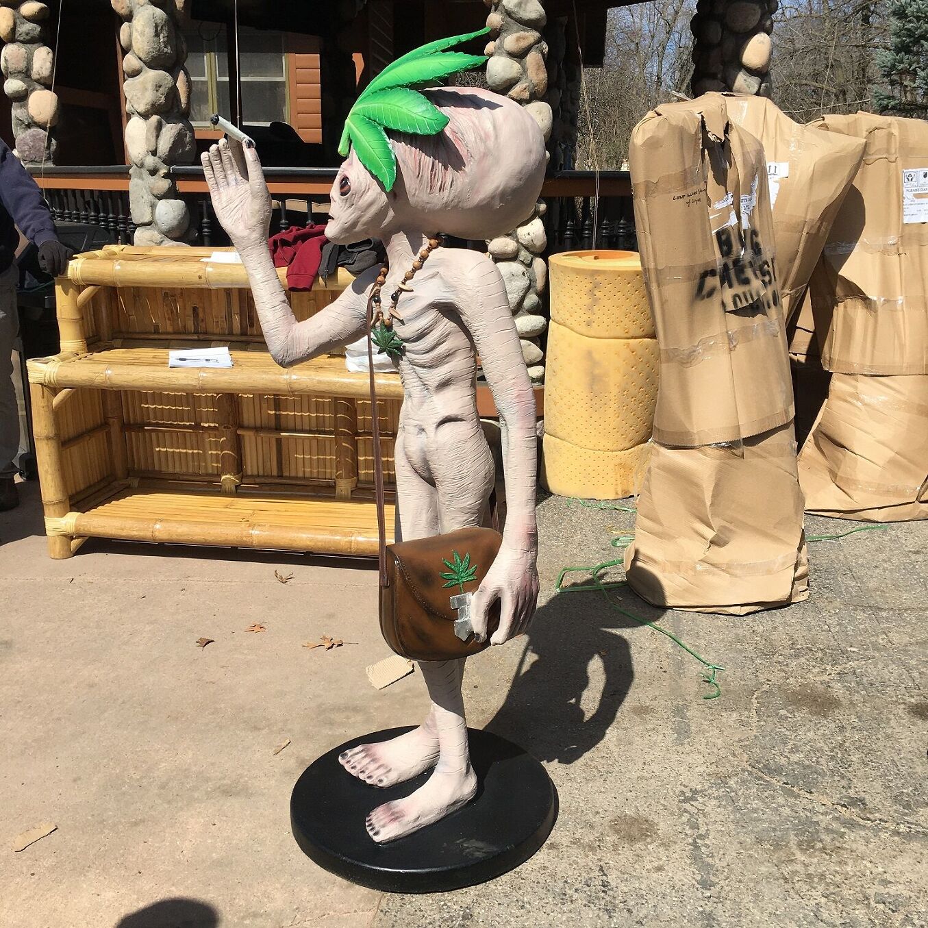 Alien Statue / Up in Smoke Alien Statue / Fiberglass Alien Statue ...