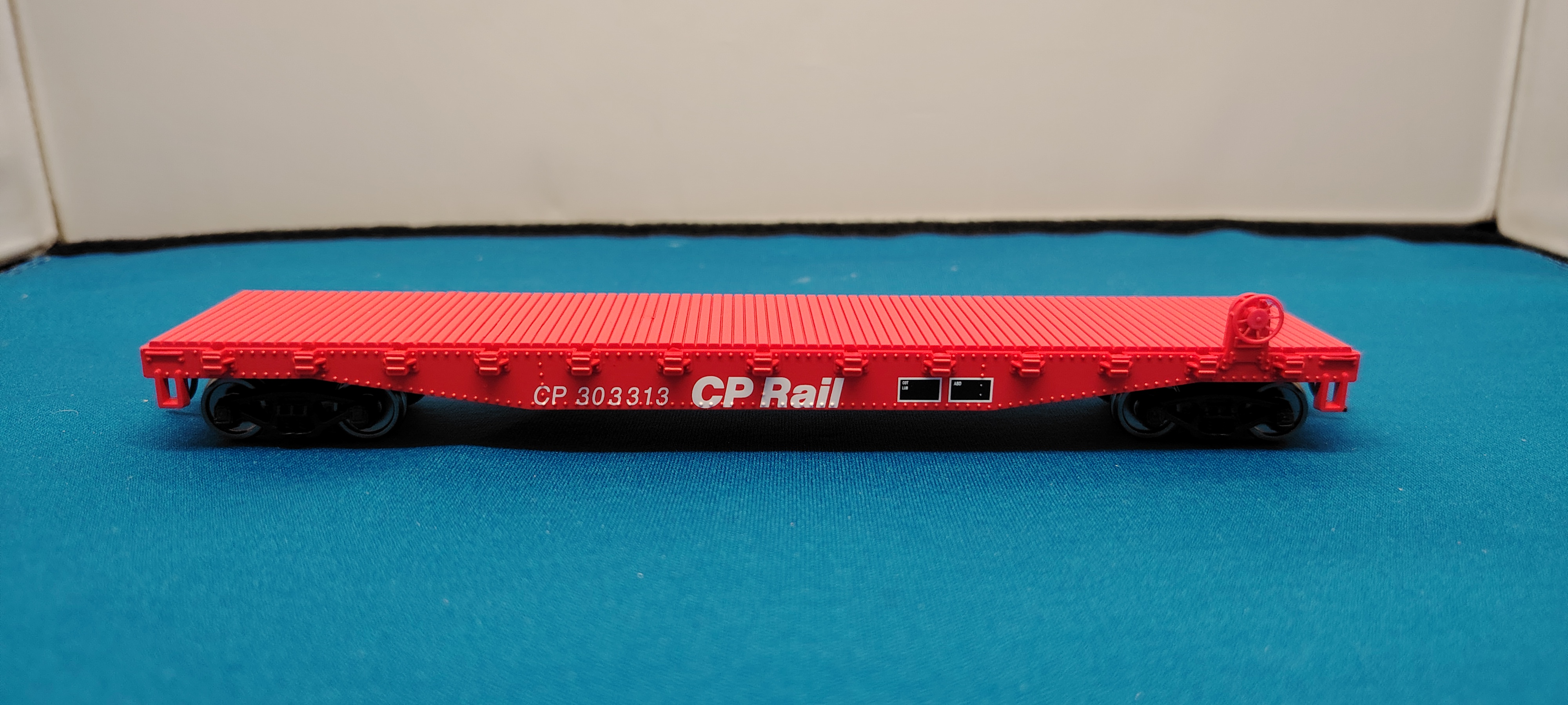 Walthers Trainline HO. Flat car Canadian Pacific