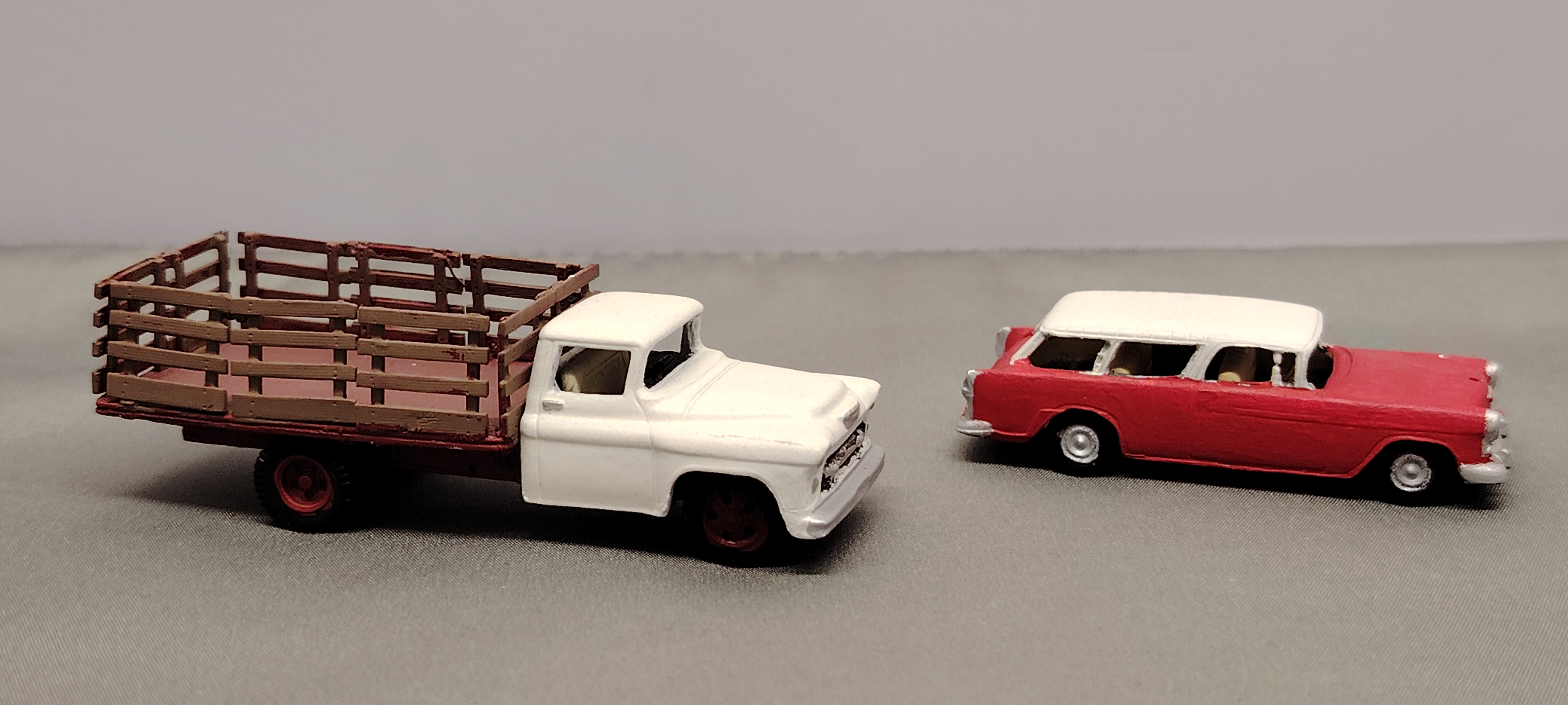 Pre owned HO. PO(MB5) 2 x unboxed American vehicles built from kits