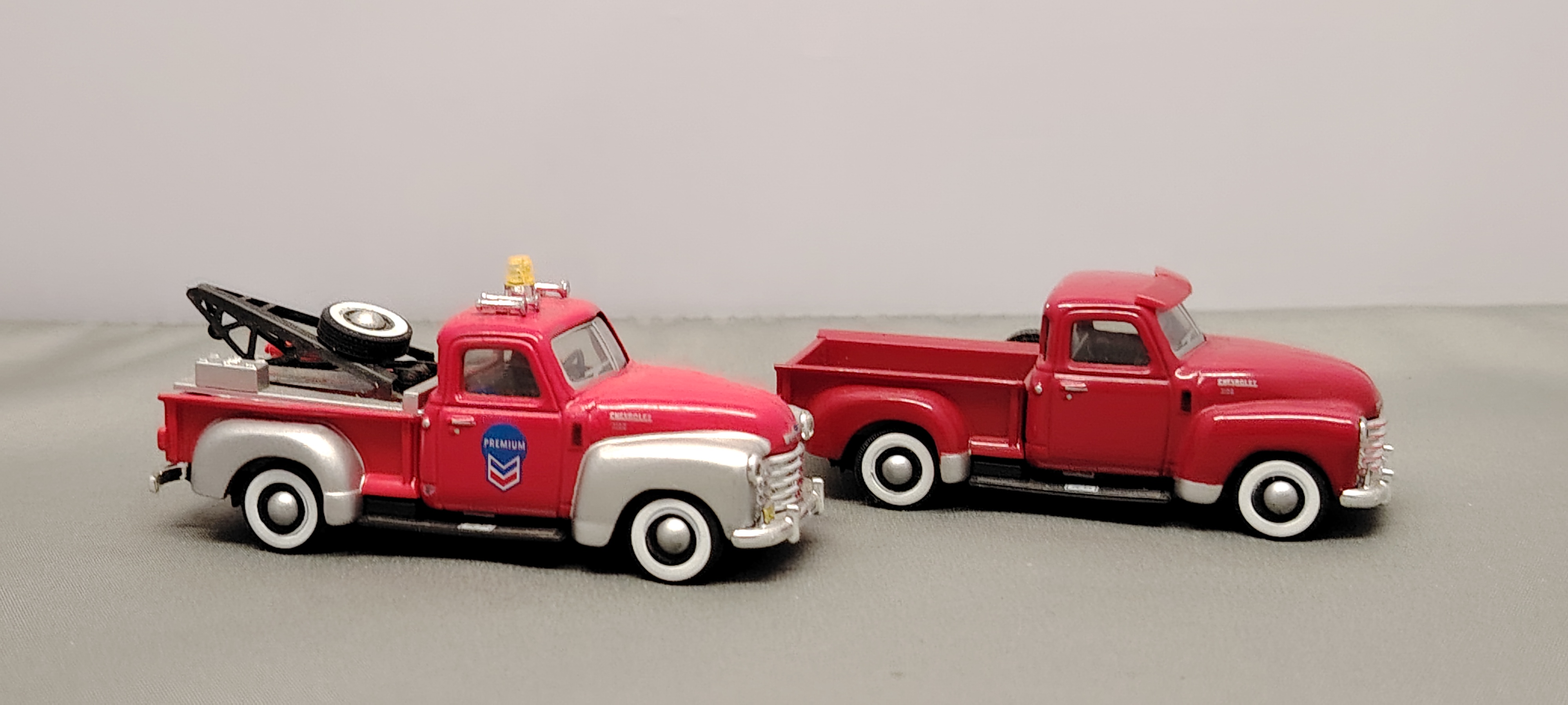 Pre owned HO. PO(MB2). 2 unboxed American trucks