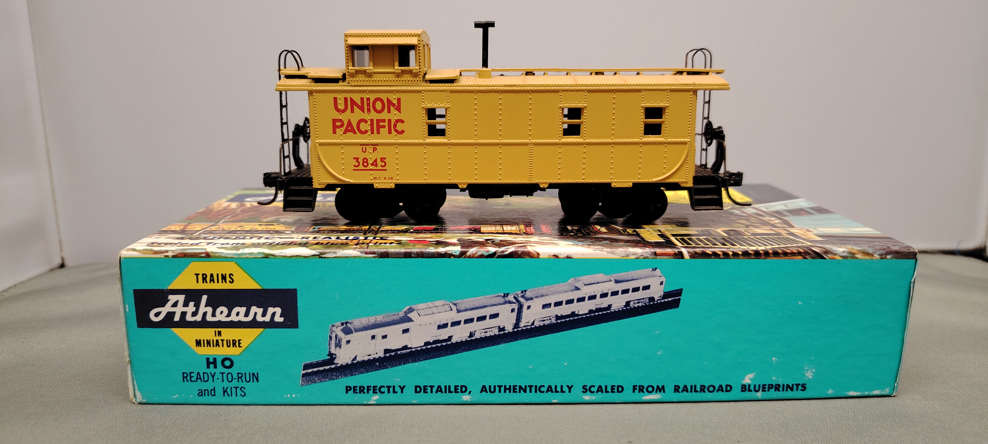 Pre owned HO. PO(MB7) Athearn caboose union pacific