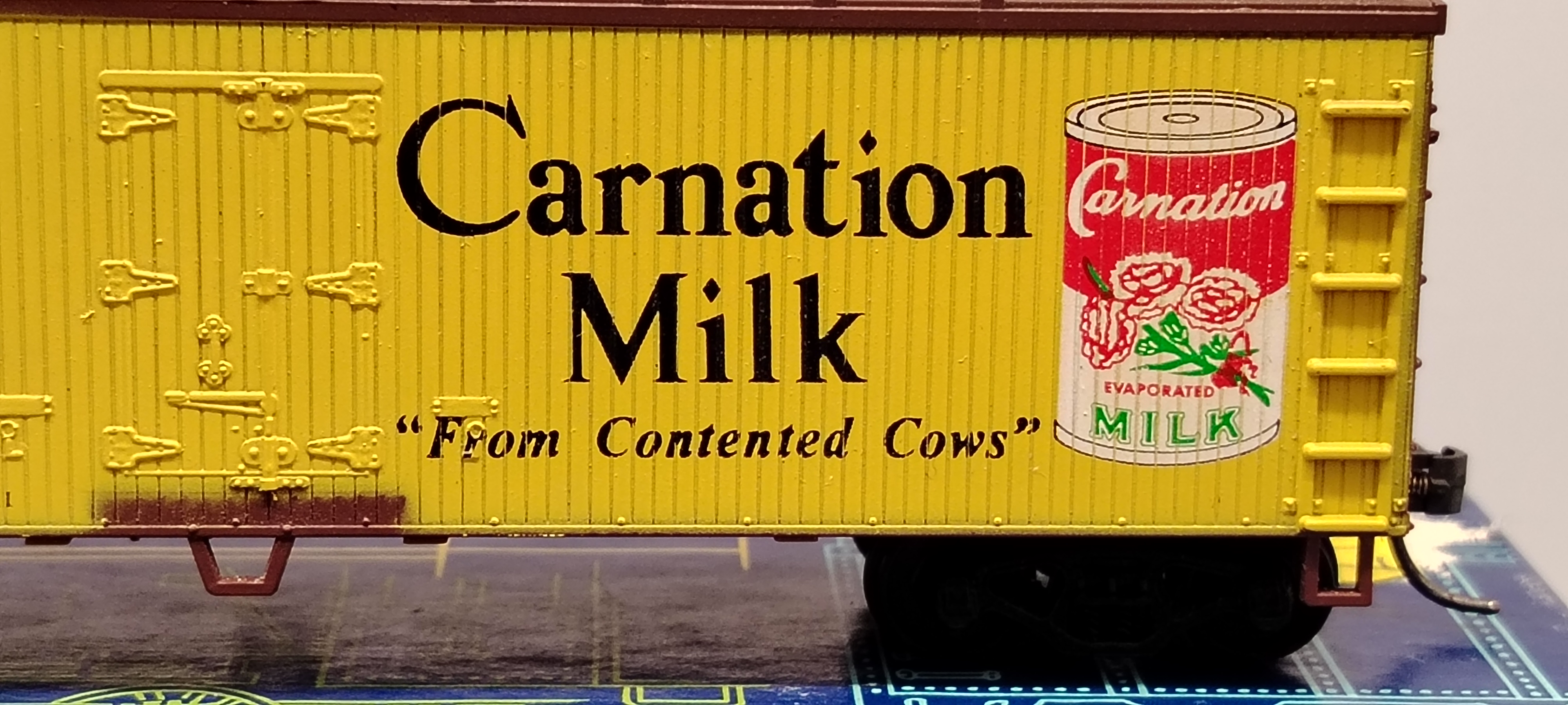 Pre owned HO. PO(MB6) 40ft wood sided refrigerator car Carnation Milk