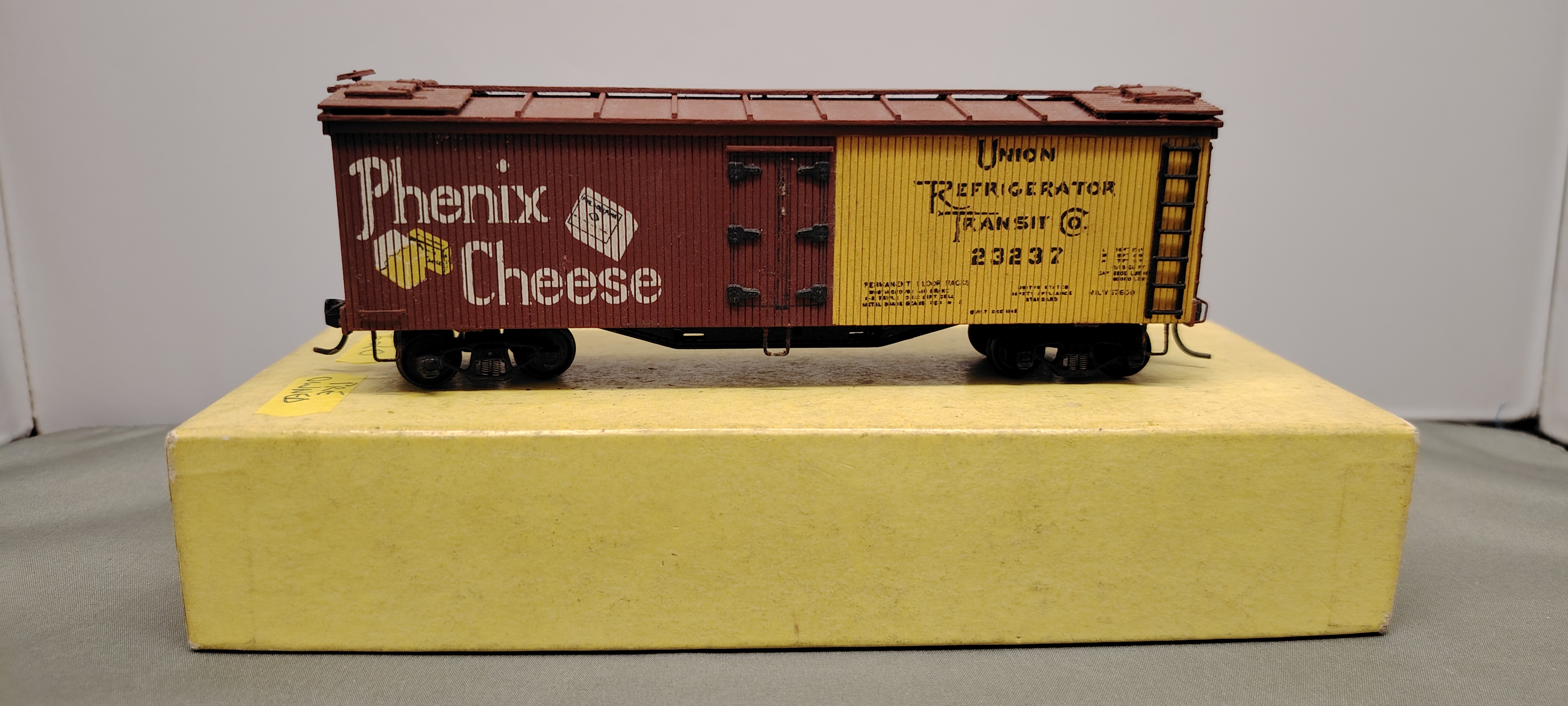 Pre owned HO. Mainline Models PO(MB11) 40ft Billboard reefer phenix cheese