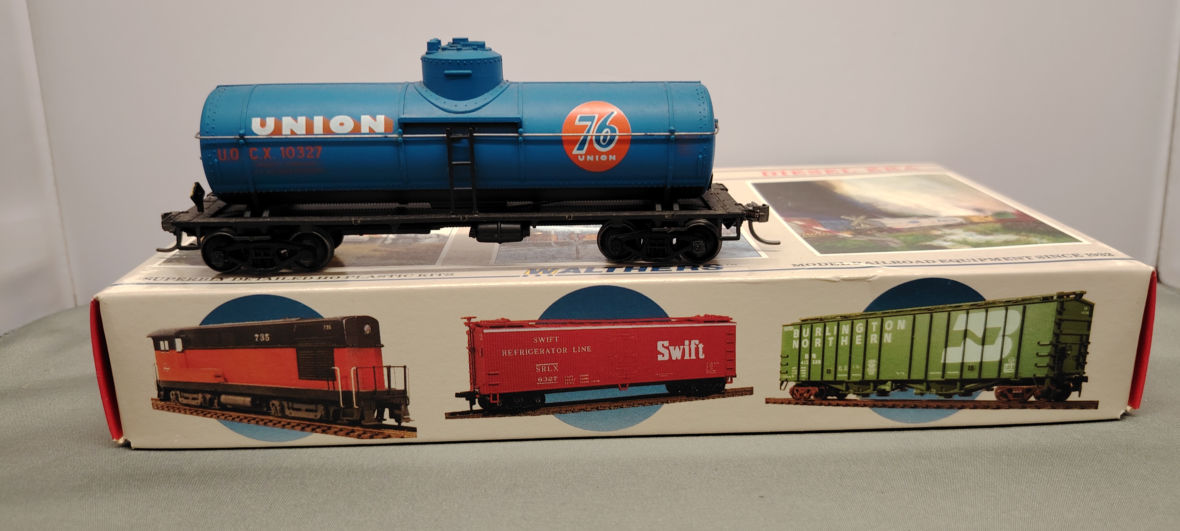 Pre owned Walthers HO. PO(MB13) 36ft single dome tank car Union 76 #10327