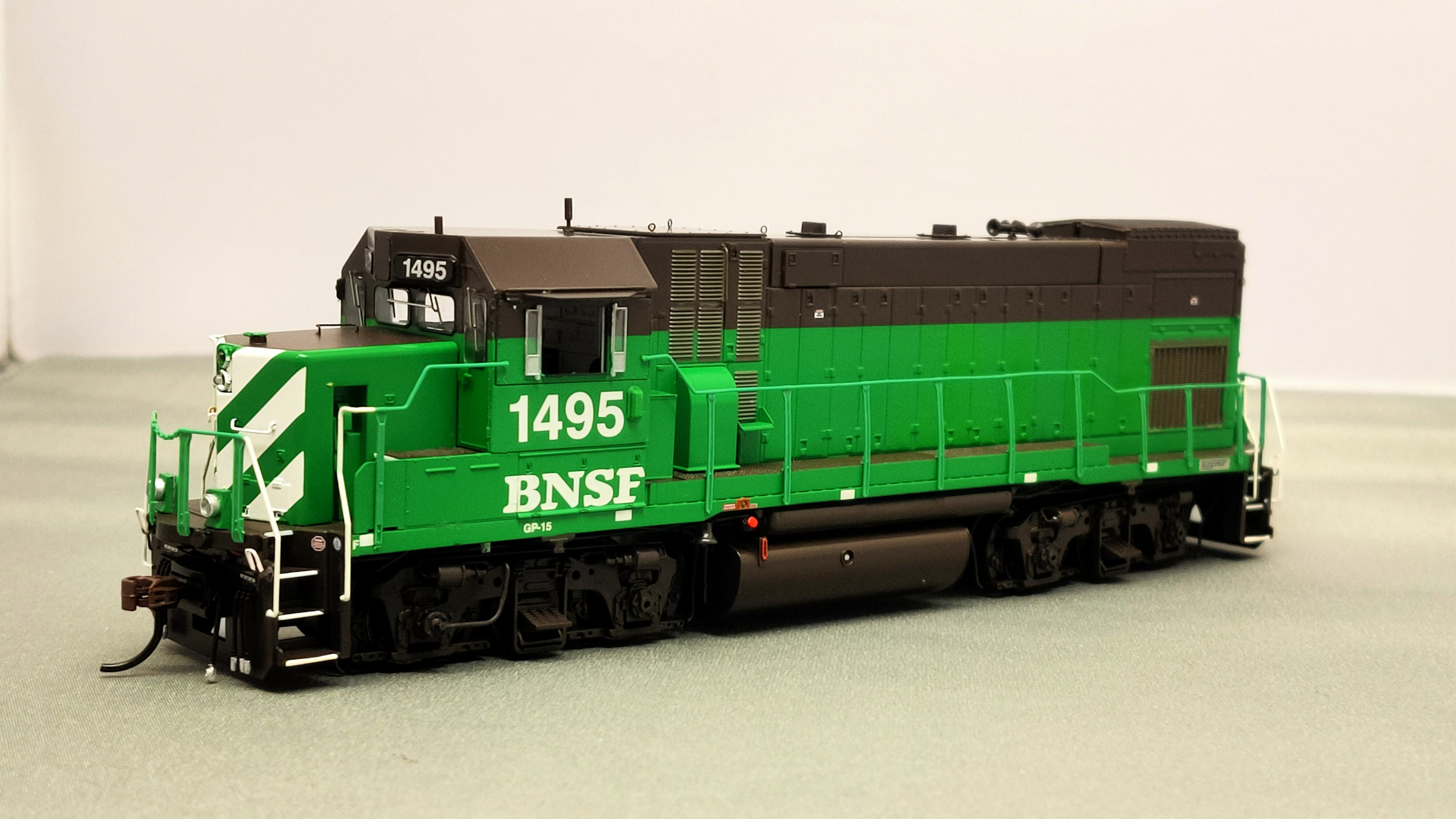 Athearn Genesis HO. Emd GP15-1, BNSF #1495 DCC sound