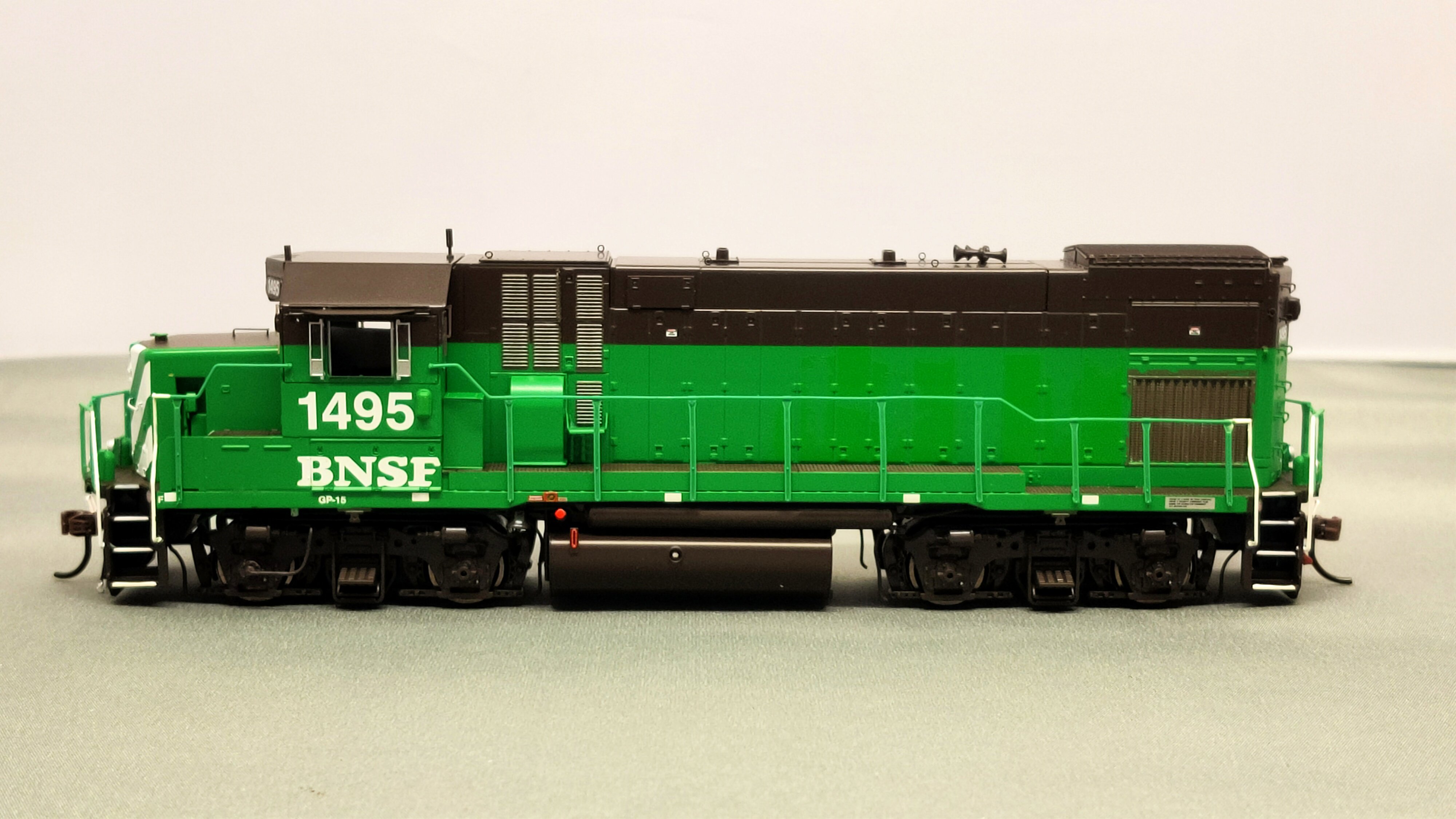 Athearn Genesis HO. Emd GP15-1, BNSF #1495 DCC sound