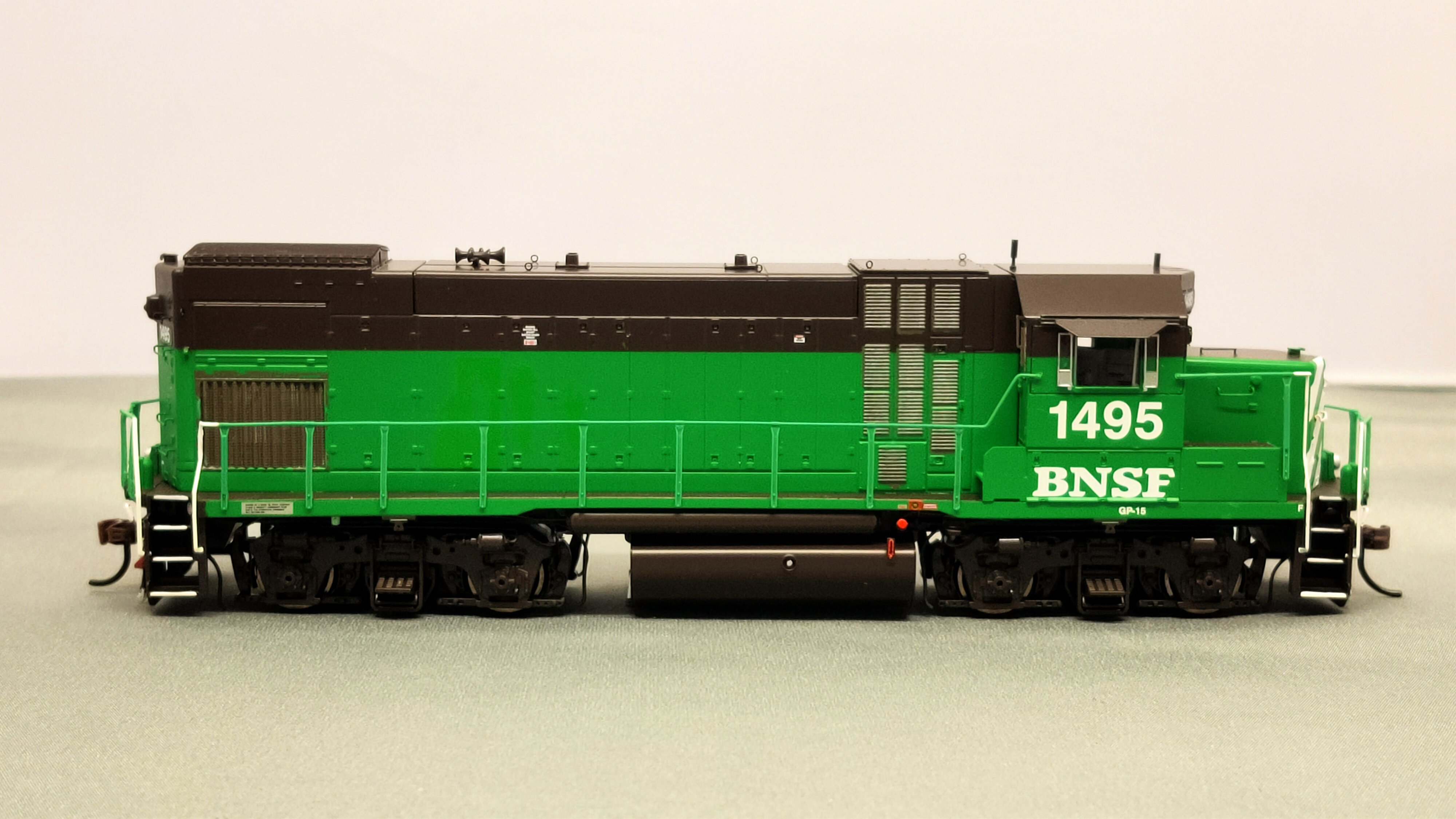 Athearn Genesis HO. Emd GP15-1, BNSF #1495 DCC sound