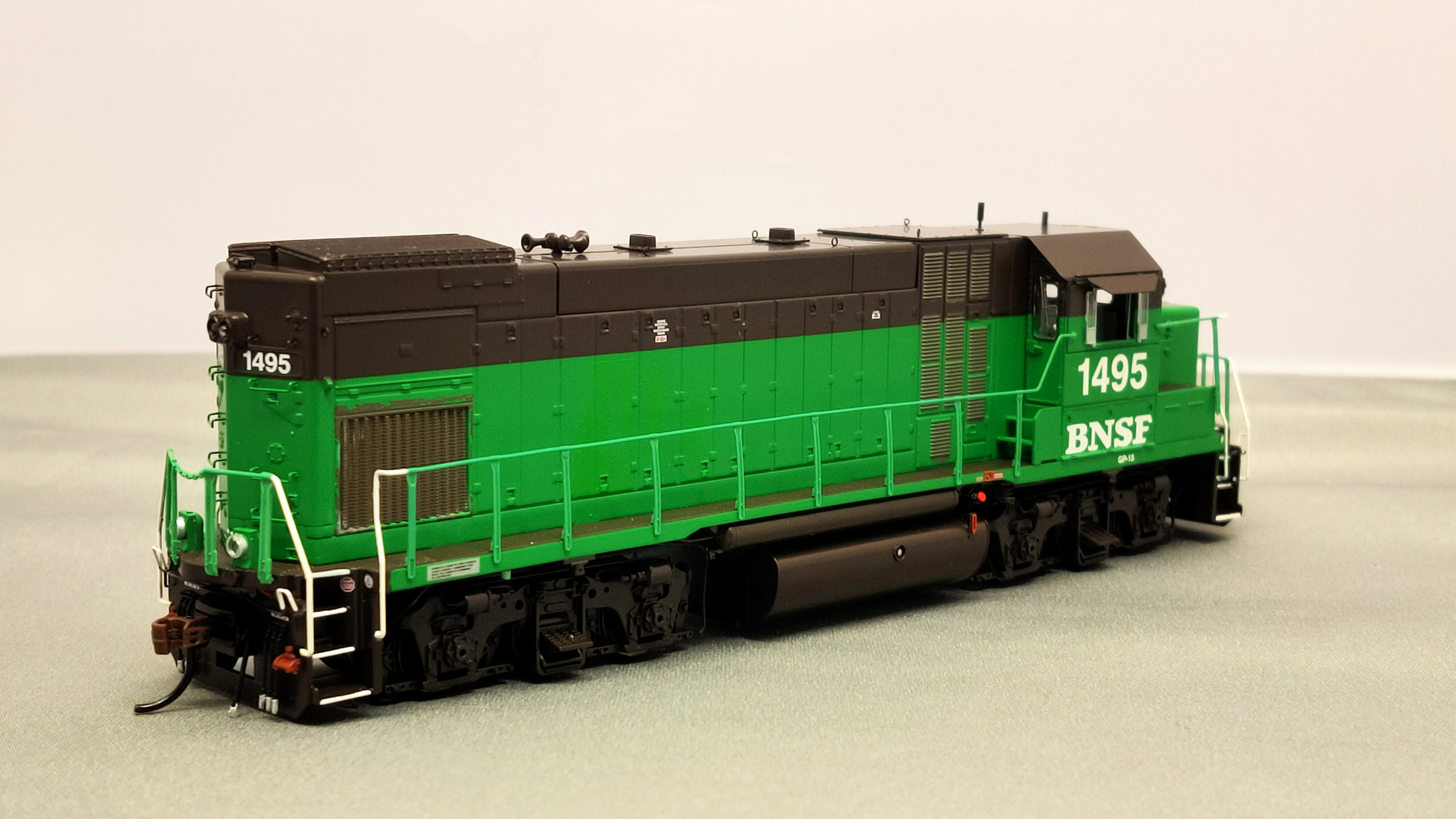 Athearn Genesis HO. Emd GP15-1, BNSF #1495 DCC sound