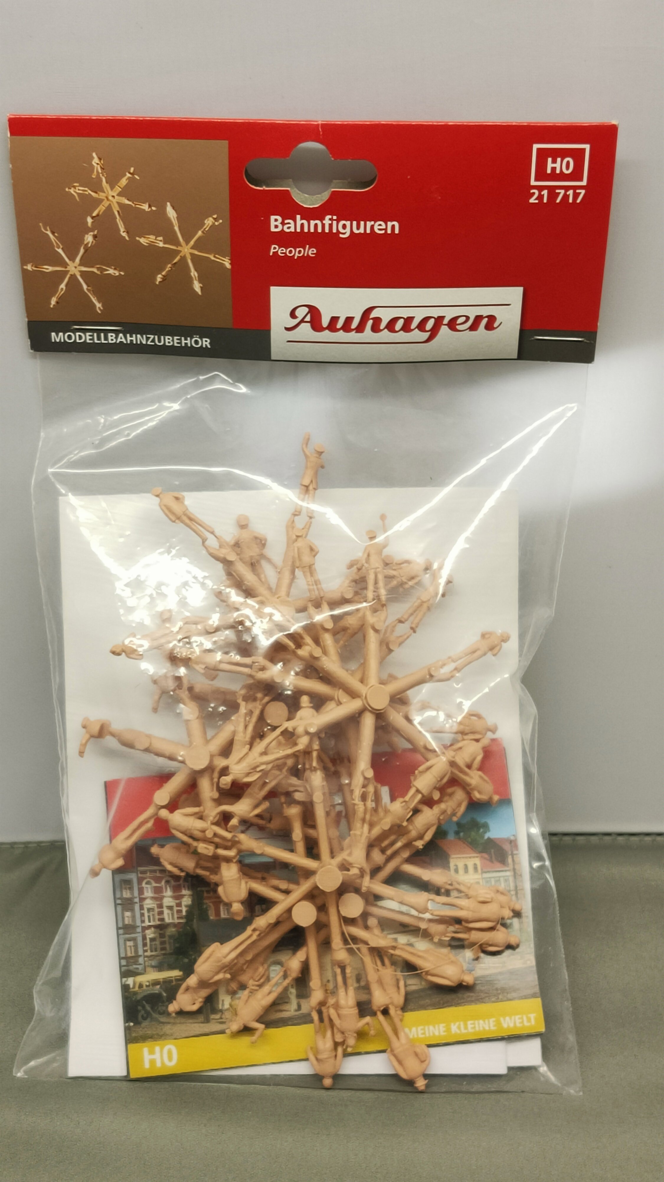 Auhagen HO. Bulk pack unpainted figures