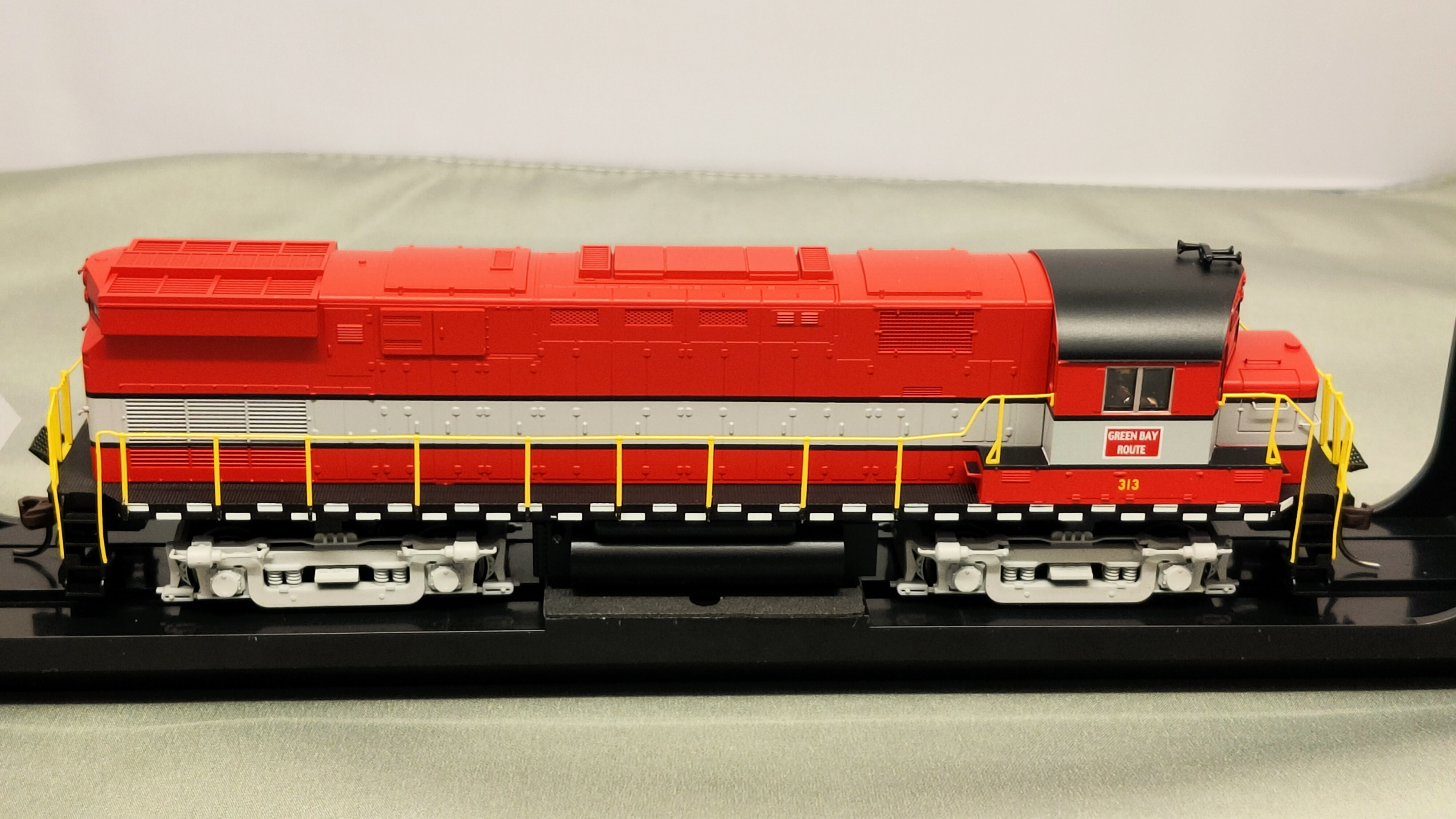 Atlas HO. Alco C424 phase 2 , Green Bay and Western #313