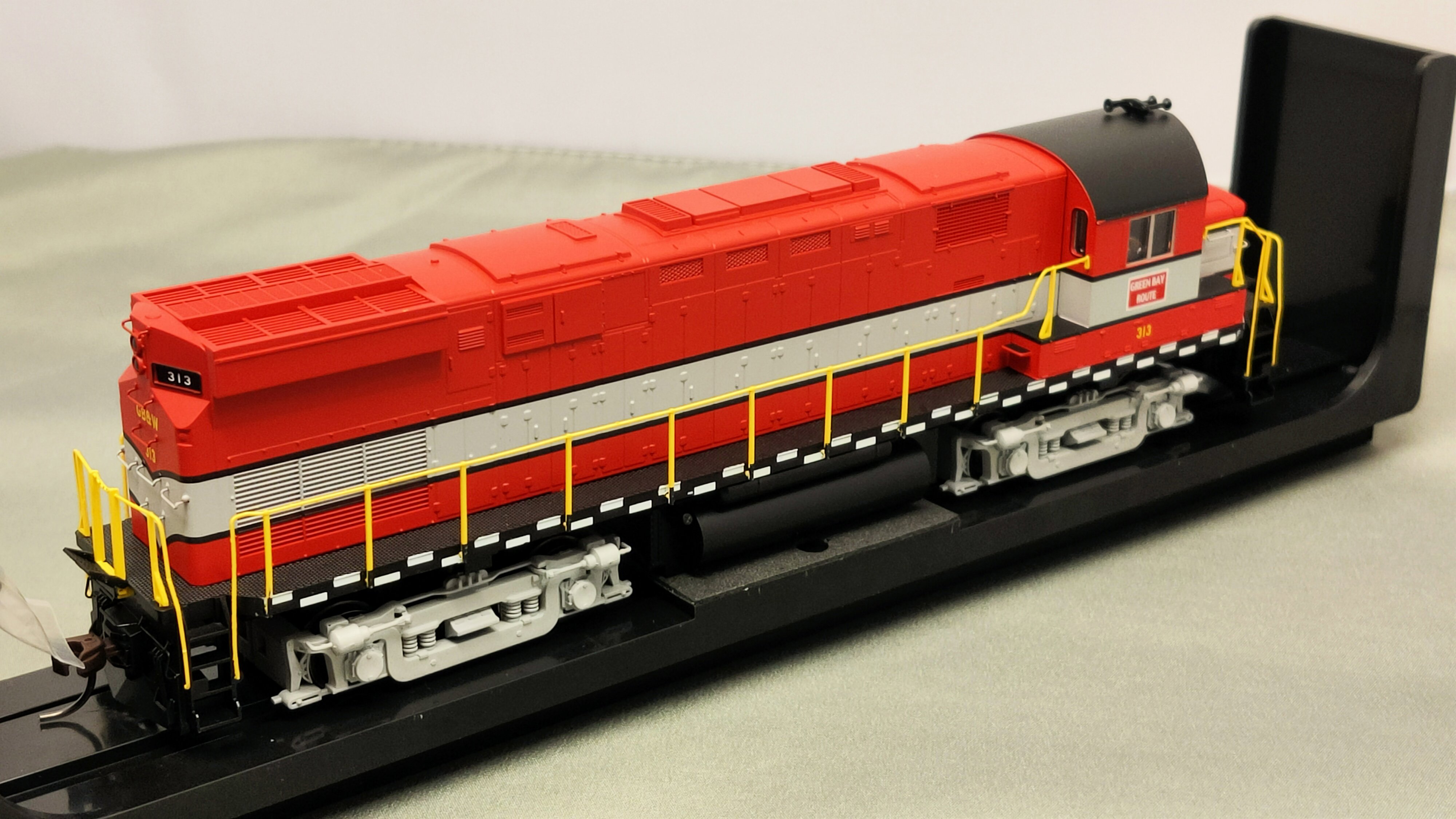 Atlas HO. Alco C424 phase 2 , Green Bay and Western #313