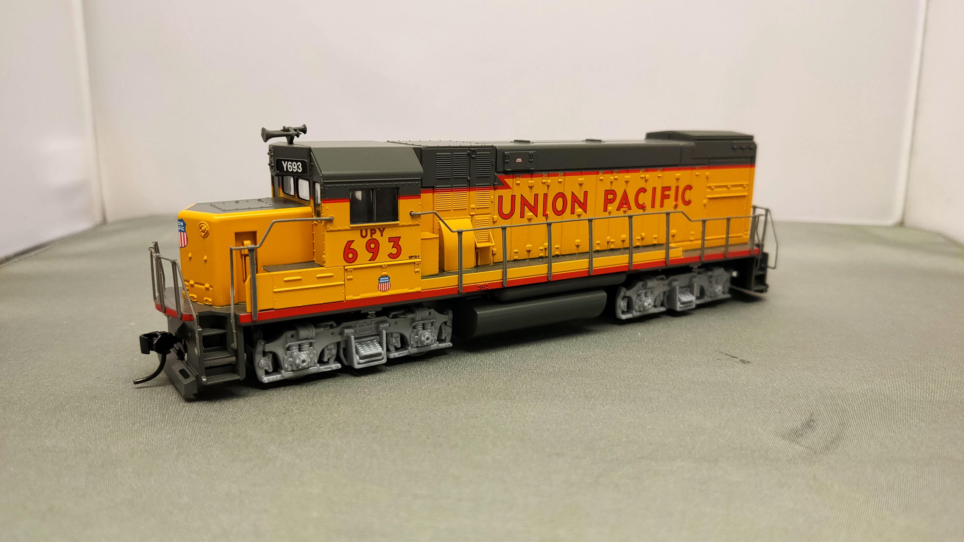Walthers Trainline HO. Emd G Po 15-1 diesel Union Pacific #693