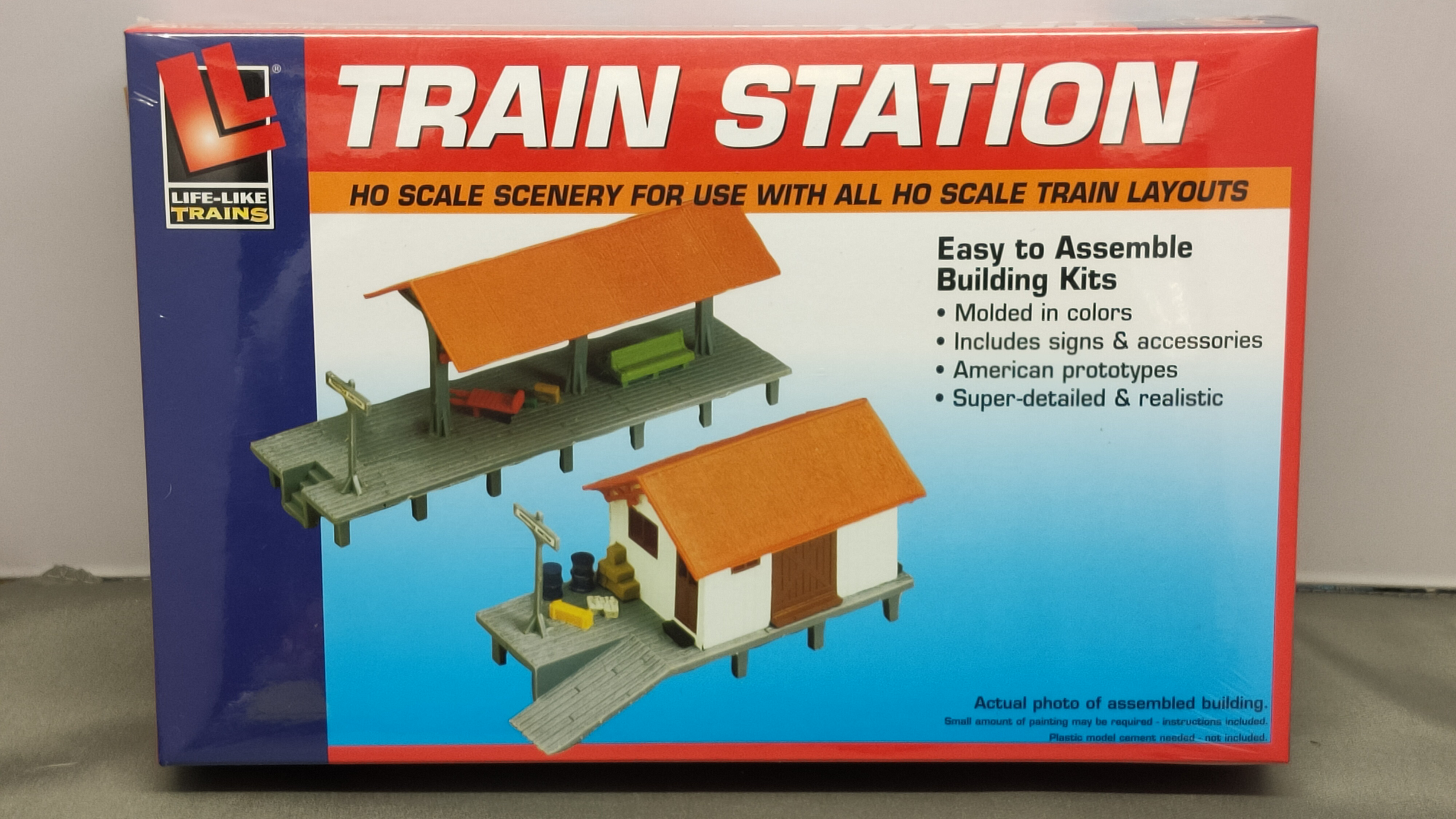 Life-like HO. Train station kit
