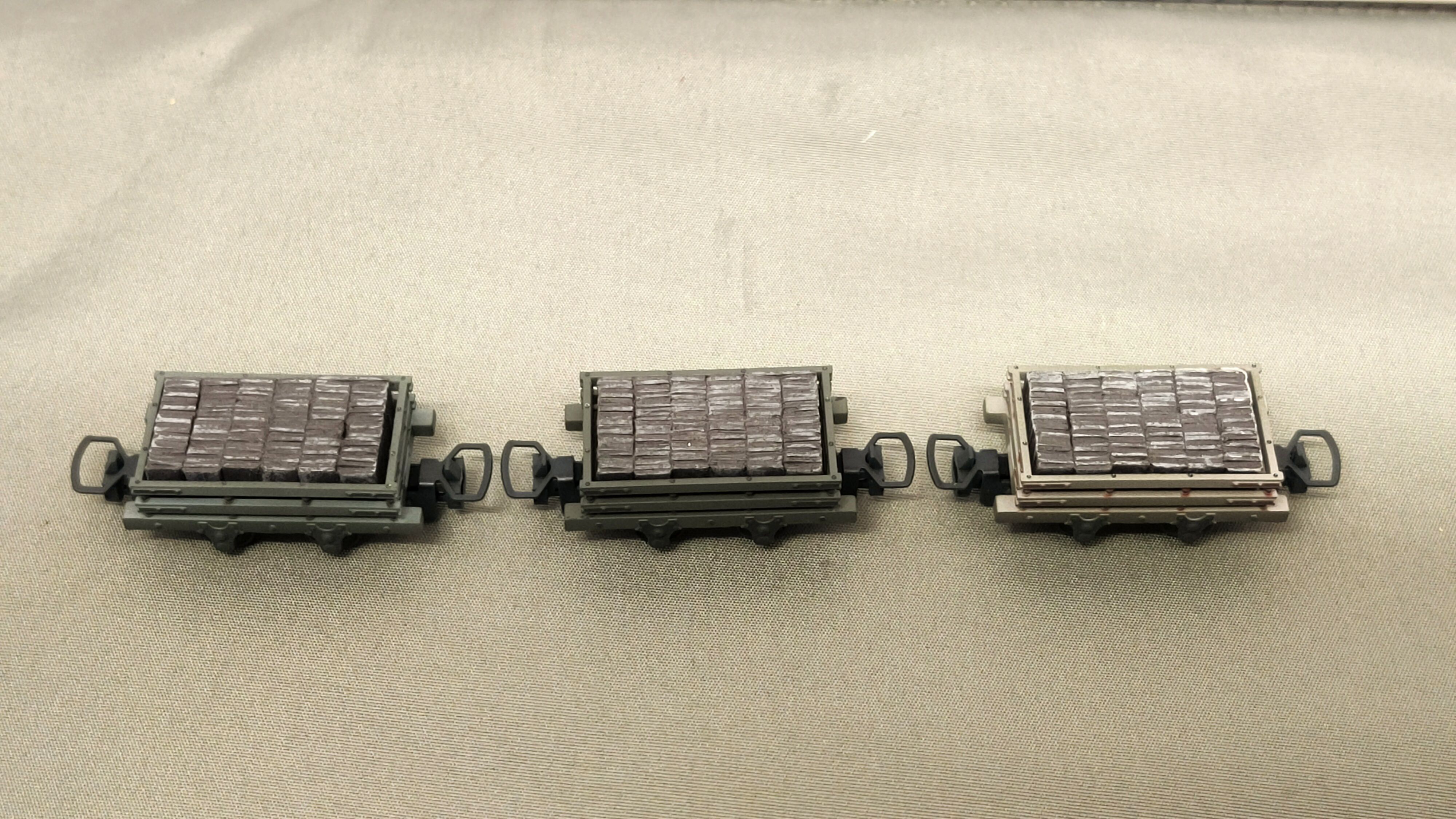 Bachmann narrow gauge 009. Set of 3 x 4 wheel slate wagons grey with load