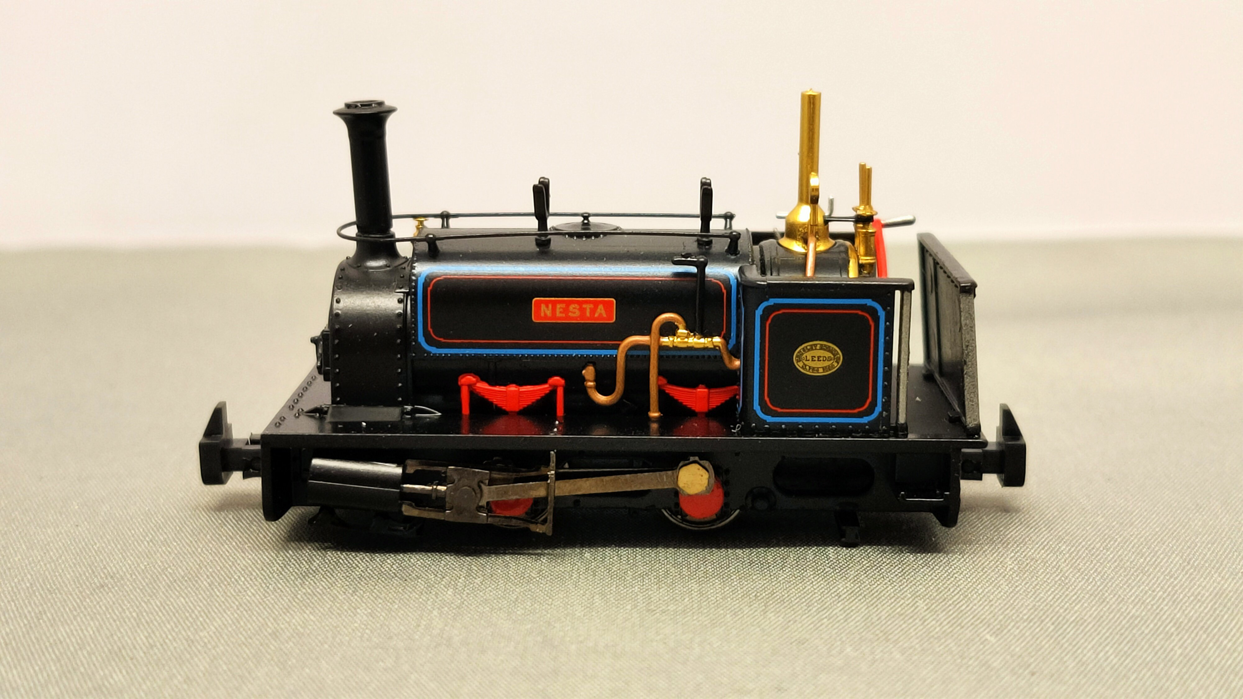 Bachmann Narrow gauge 009. Quarry hunslet 0-4-0 Tank Nesta in lined black
