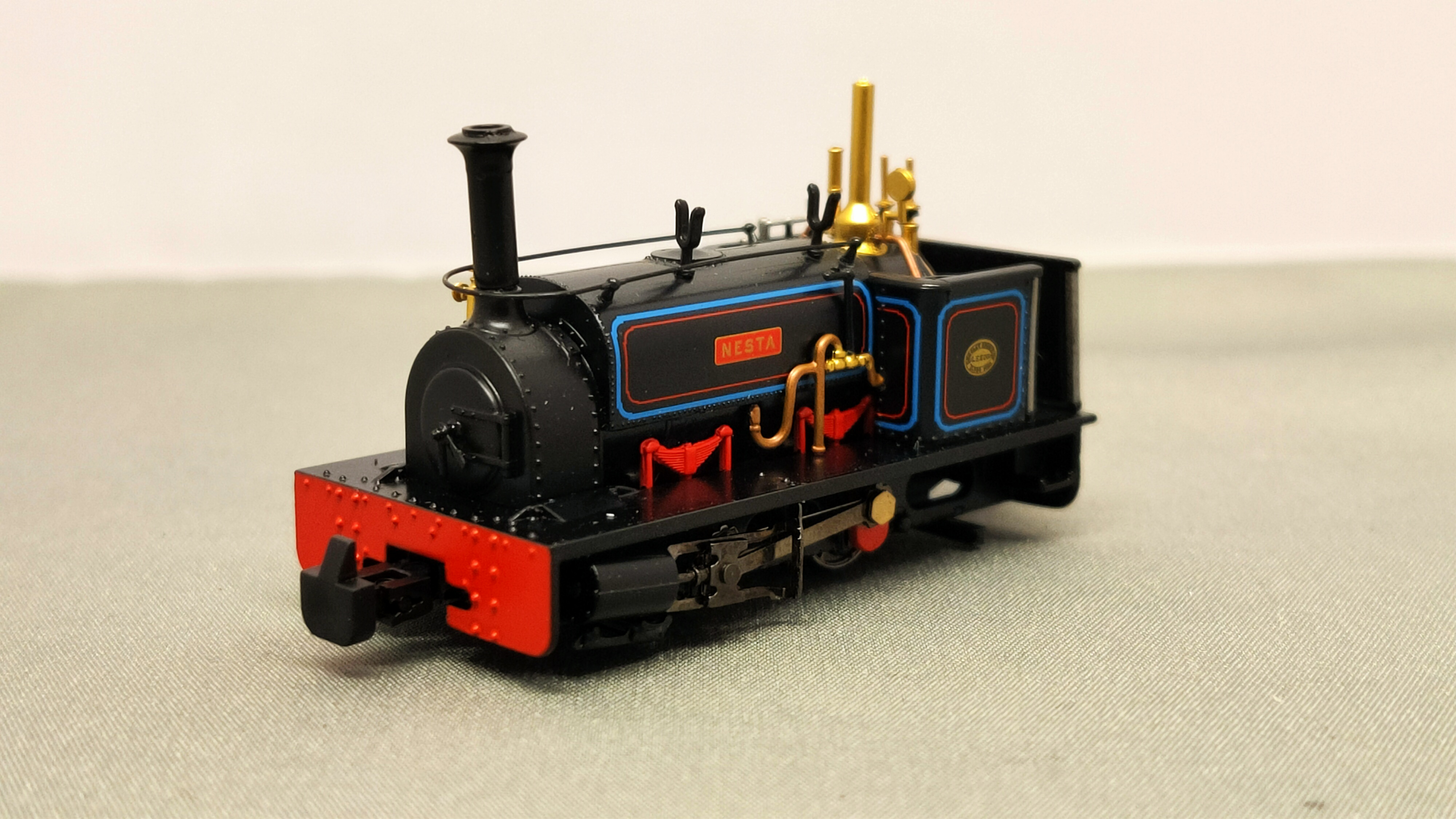 Bachmann Narrow gauge 009. Quarry hunslet 0-4-0 Tank Nesta in lined black