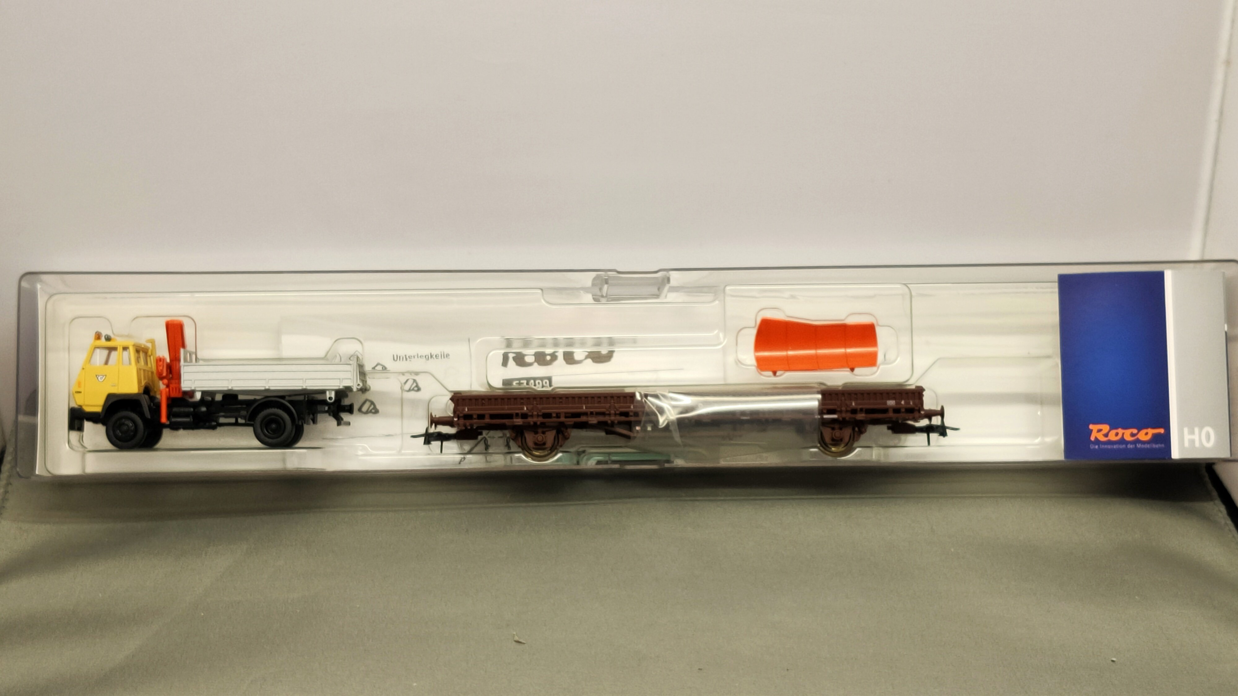 Roco HO. 2 axle OBB flat car with Steyr Snow plow truck load