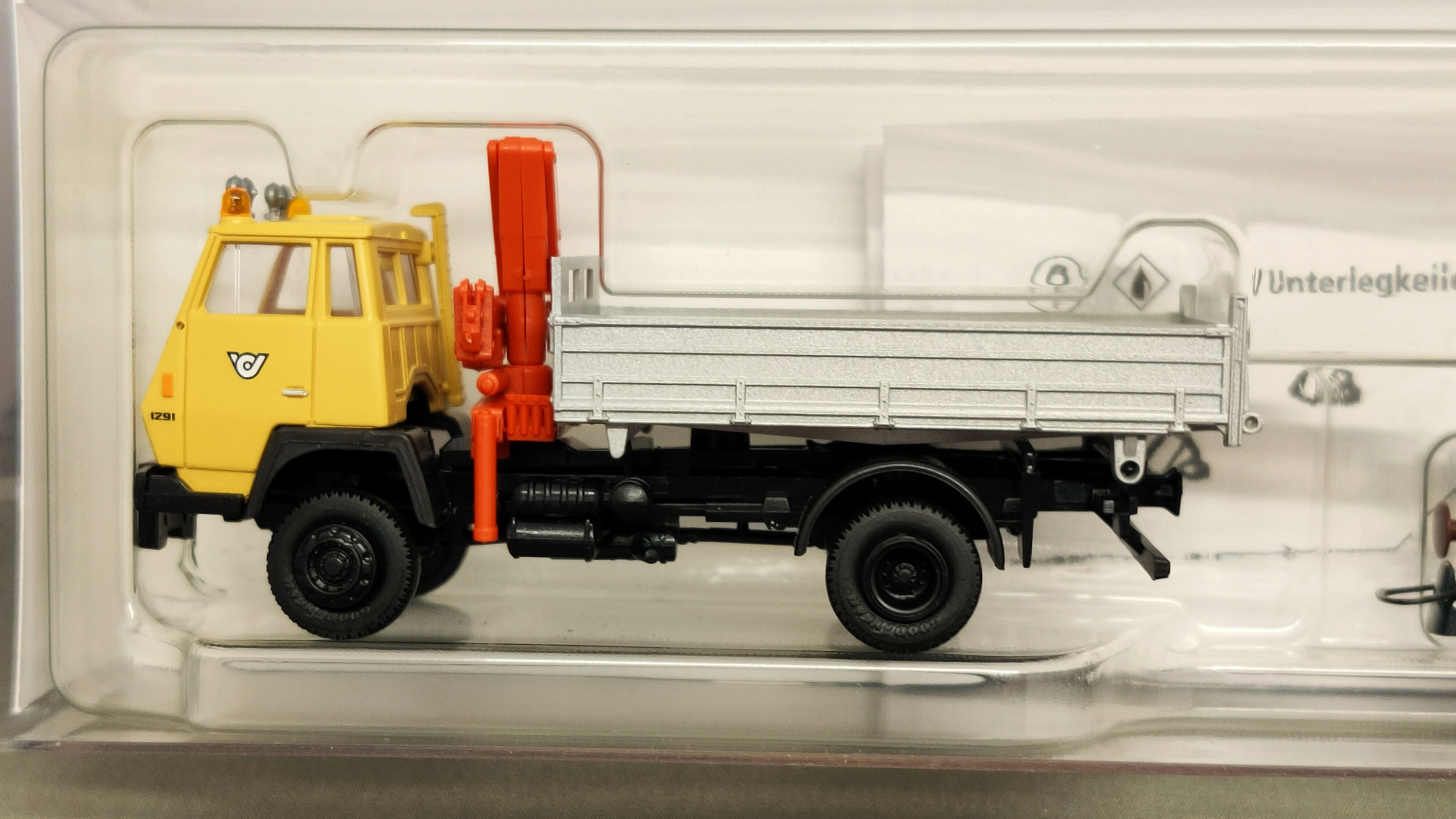 Roco HO. 2 axle OBB flat car with Steyr Snow plow truck load
