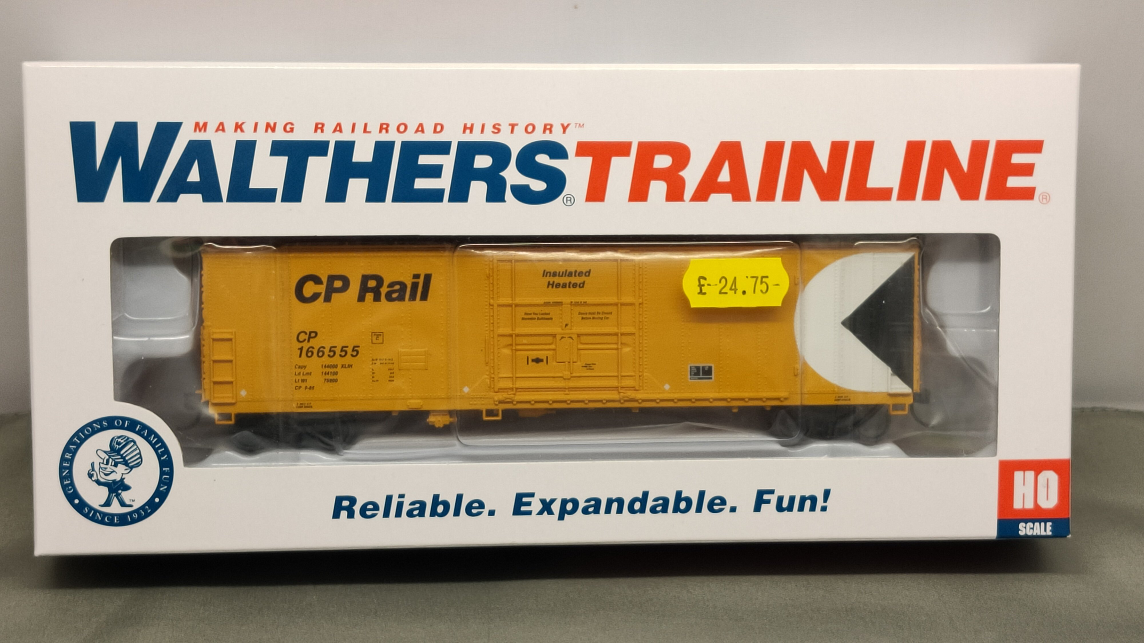 Walthers Trainline HO insulated boxcar CP Rail
