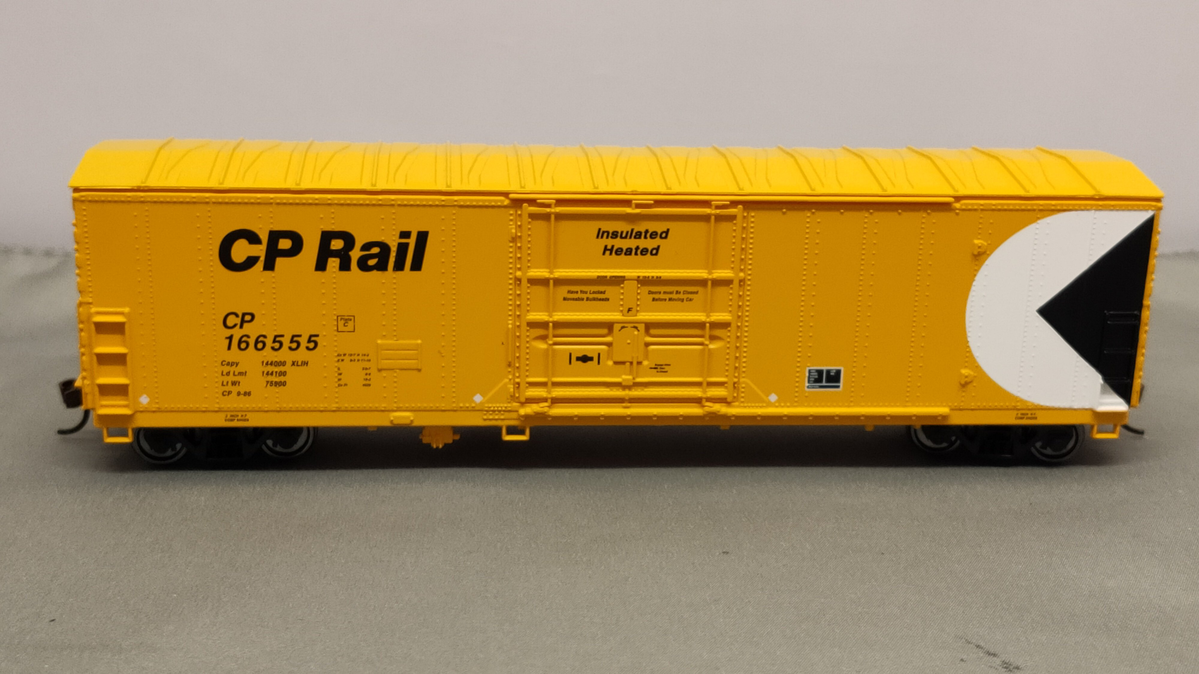 Walthers Trainline HO insulated boxcar CP Rail
