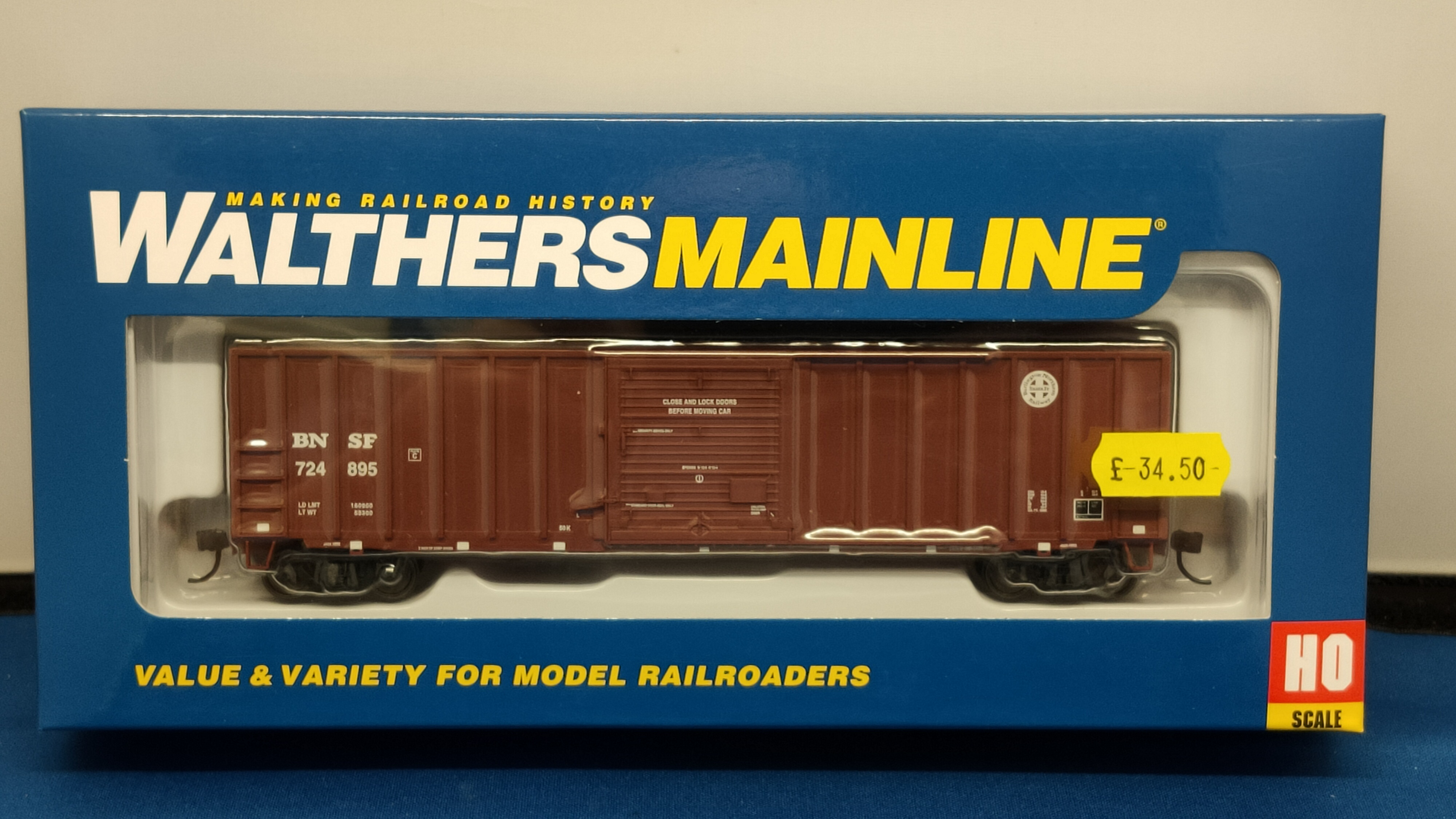 Walthers Mainline HO. 50 ft Exterior post boxcar BNSF #724895
