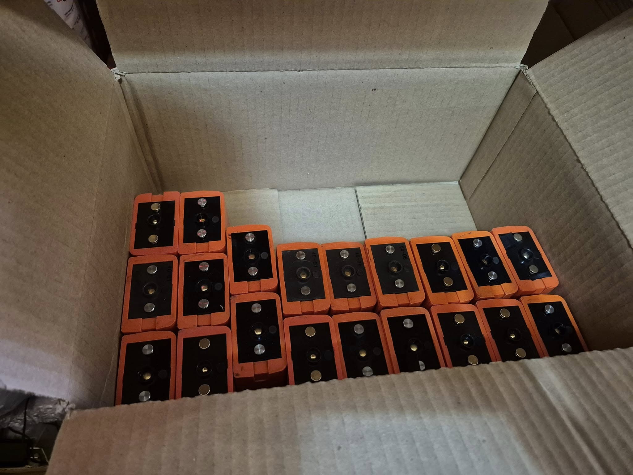 USED LAA-0139-O AA Alkaline Replacement Clamshell Holder