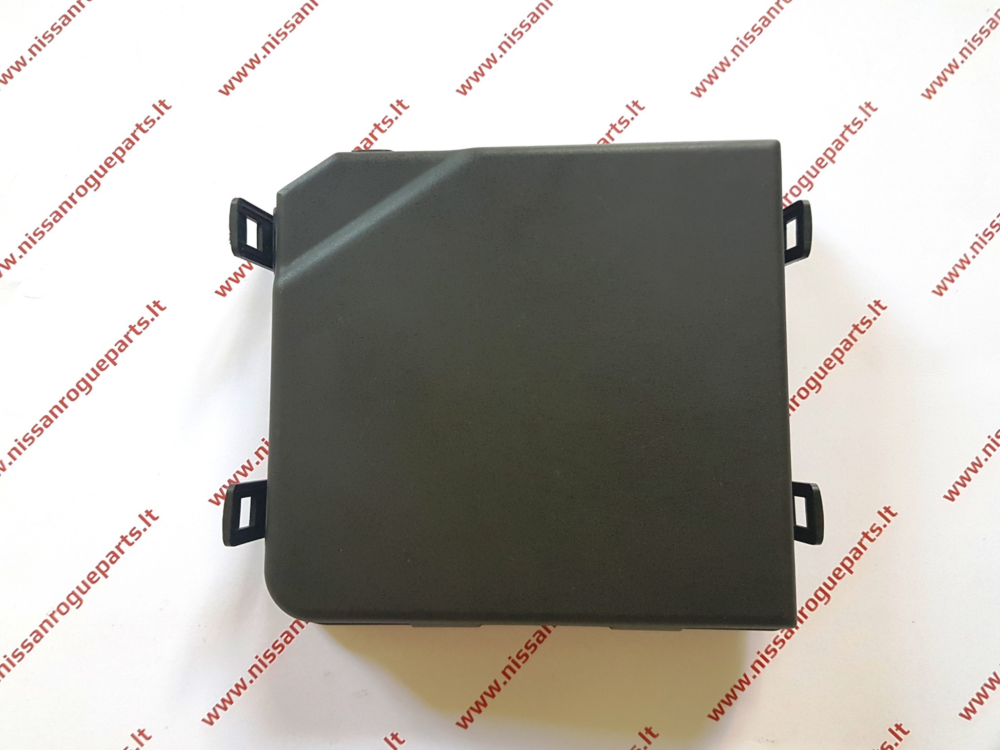 Saugiklinės, saugiklių dėžutės, dėžės dangtelis, NISSAN ROGUE 2014 - 2019