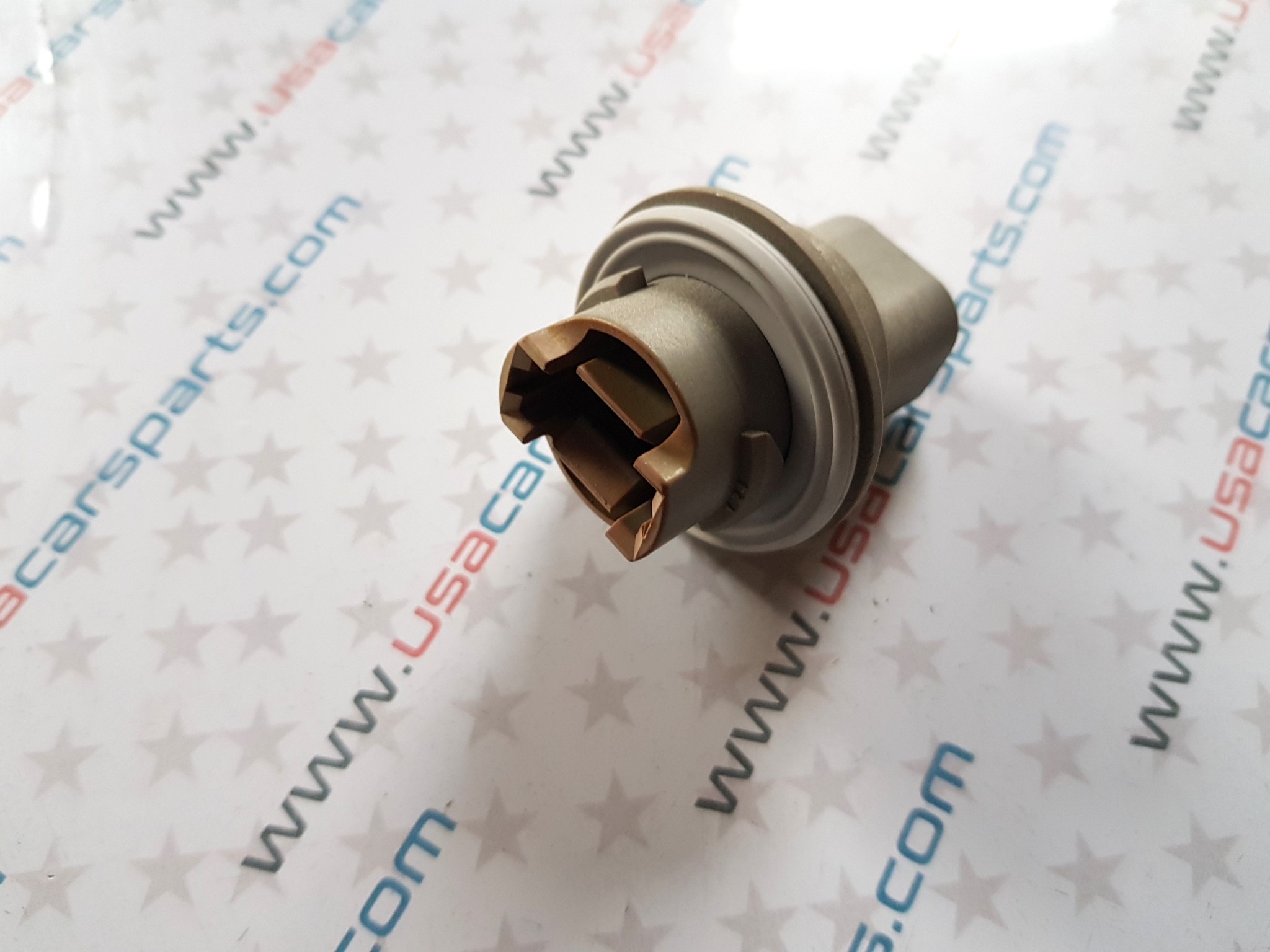 Priekinio žibinto posūkio lemputės lizdas, cokolis, "fiškė", DEŠINĖ ...