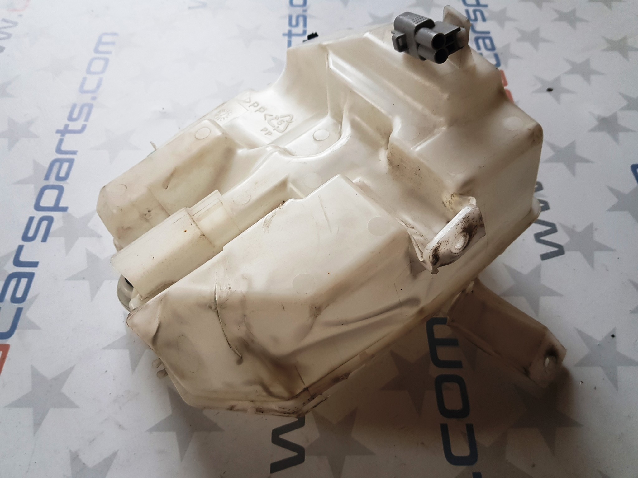 Langų apiplovimo skysčio, vandens bakelis su defektais, Washer ...