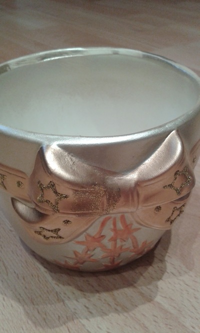 Ceramic Christmas Bow Plant Pots £2 Each | Gardening Galore