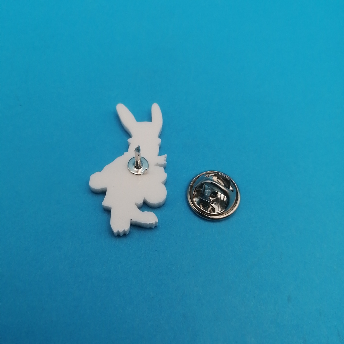 American McGee's Alice -White Rabbit pin badge